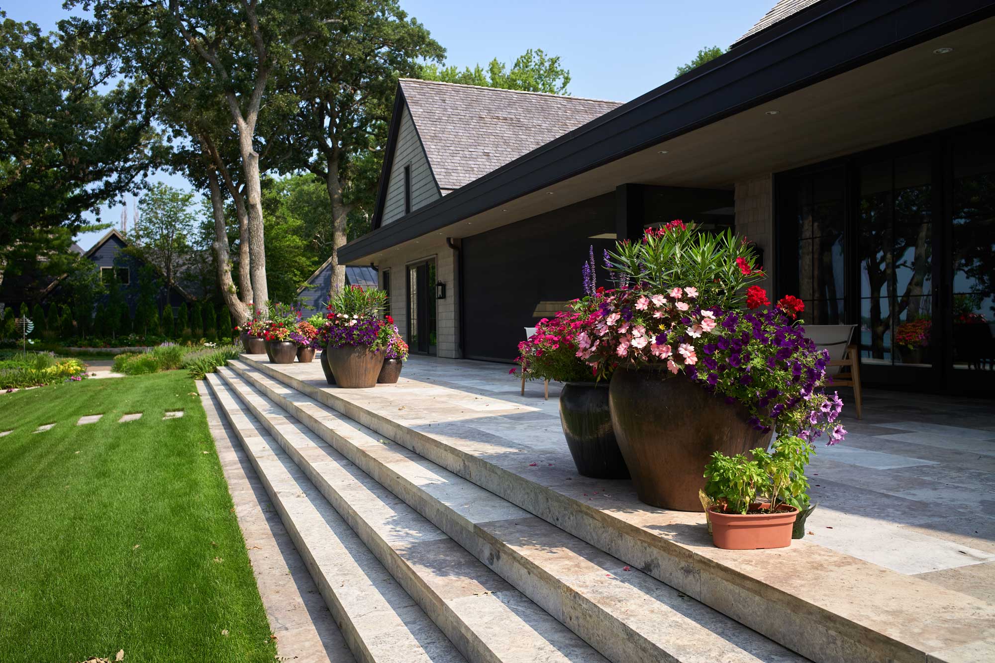 7 Essential Hardscape Design Elements for Your Outdoor Space